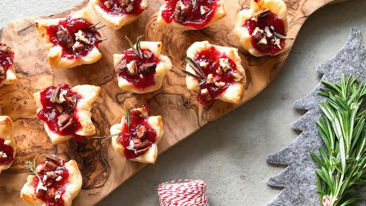 14 Festive Snacks to Keep Guests Satisfied Before Dinner – Foodie Haven