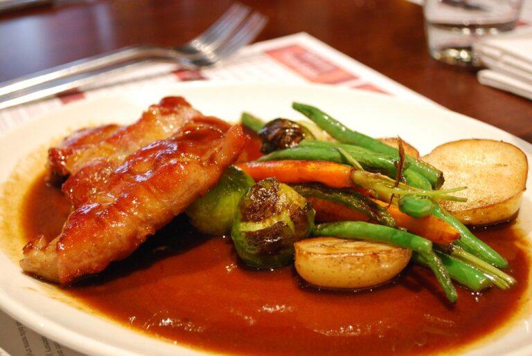 15 Restaurant Menu Items That Were Everywhere in the ’80s - Foodie Haven
