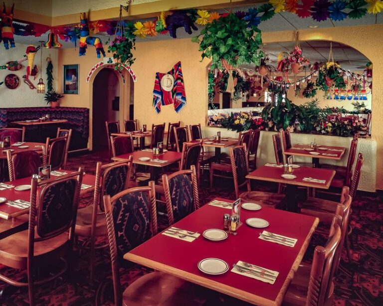 30 Forgotten Chain Restaurants from the ’80s We Wish Were Still Around ...