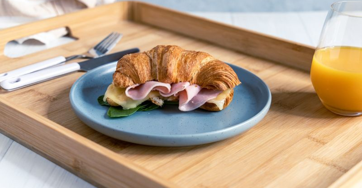 24 Irresistible Breakfast in Bed Ideas for Lazy and Lovely Mornings ...