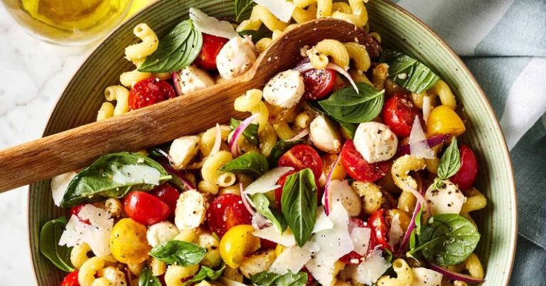32 Easy Dinner Recipes Everyone in the Family Will Love - Foodie Haven