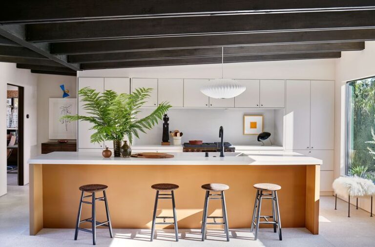 Curved or Straight? A Style Guide to Choosing the Right Island Edge for ...
