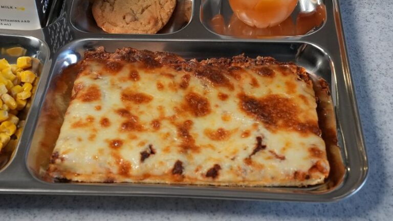 These 23 Cafeteria Meals From the 80s and 90s Hit Different — Kids ...